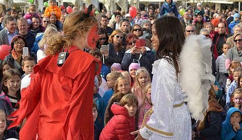 Turamichele: swa Mitarbeiter hauchen Figuren Leben ein